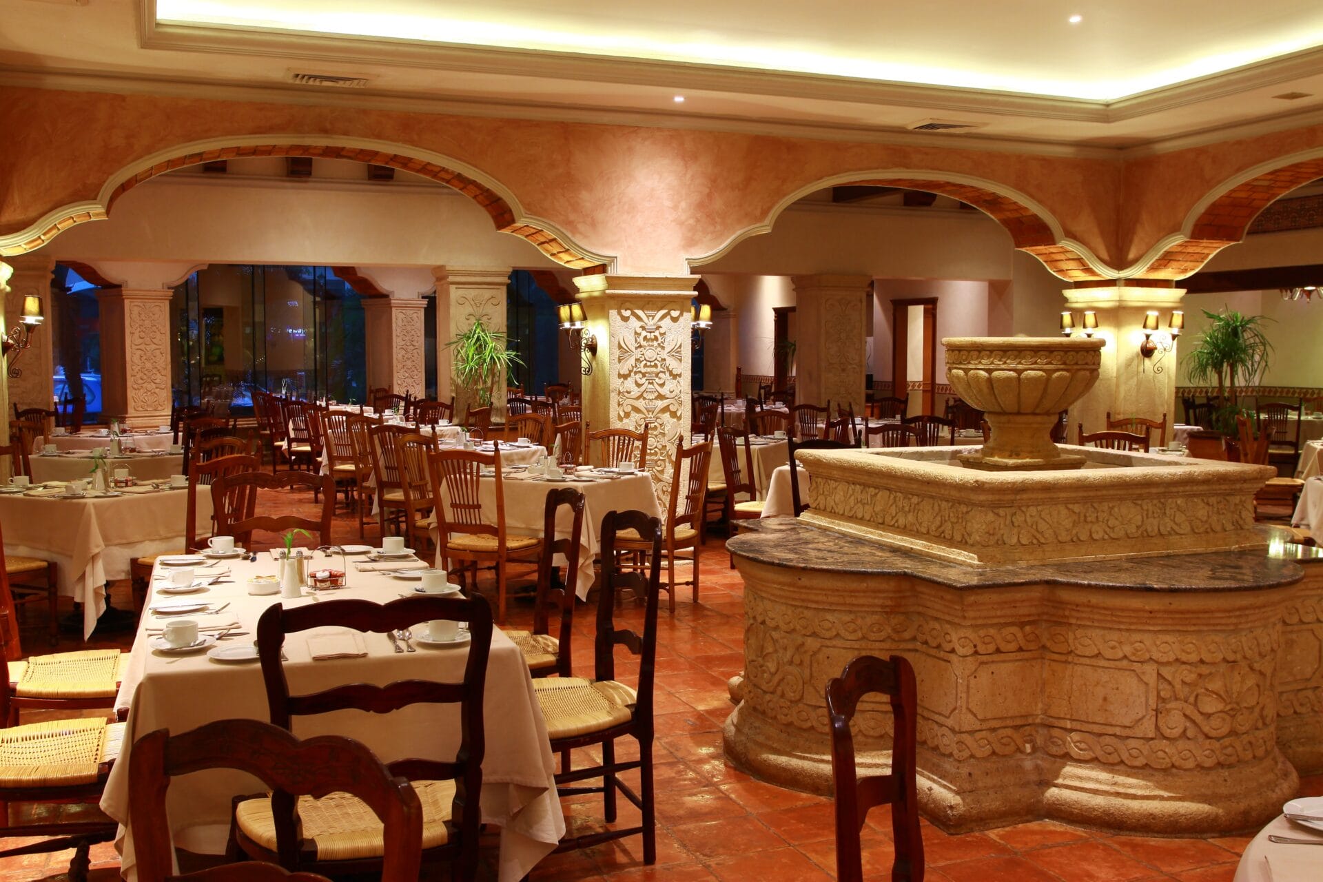 El principal restaurante del hotel Hyatt Regency: Peregrina Bistro - Plan b