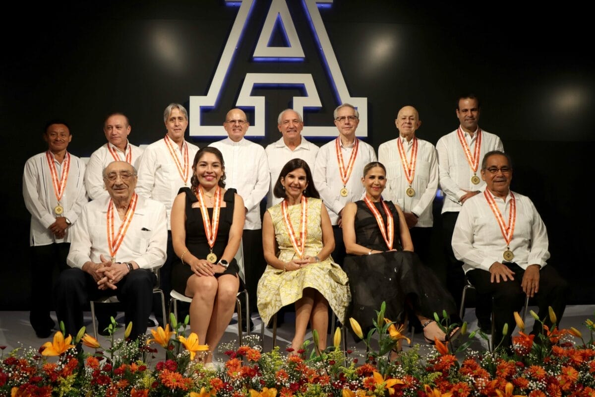 Universidad Anáhuac Mayab: Entrega de medallas