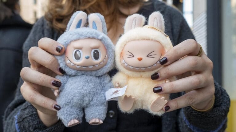 Labubus en tendencia 2025: descubre qué son, su precio y cómo ...